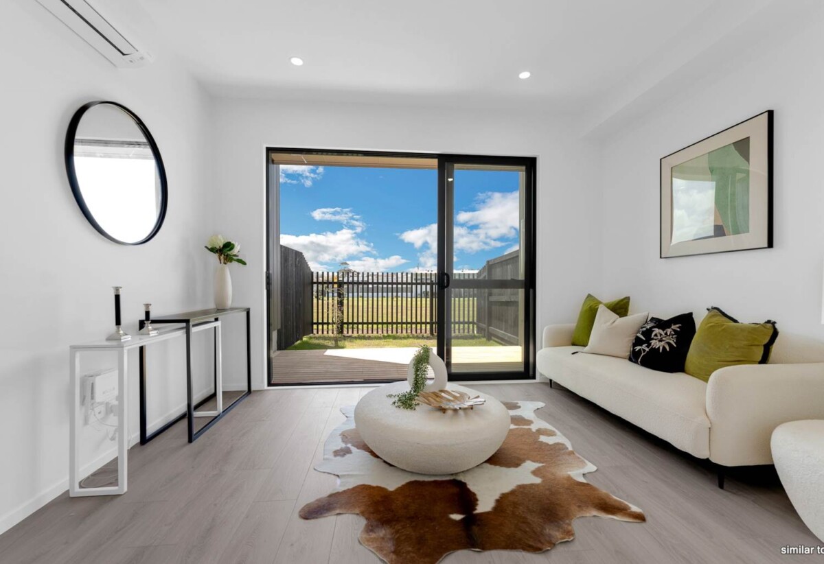 Brandnew 2 beds + study 1.5 baths home with car park, Just a short walk ...