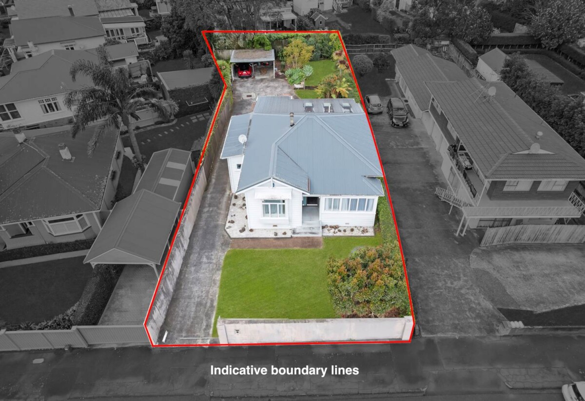 3 bedrooms house on 746m2 land, St Lukes Westfield Mall only 4 minutes ...